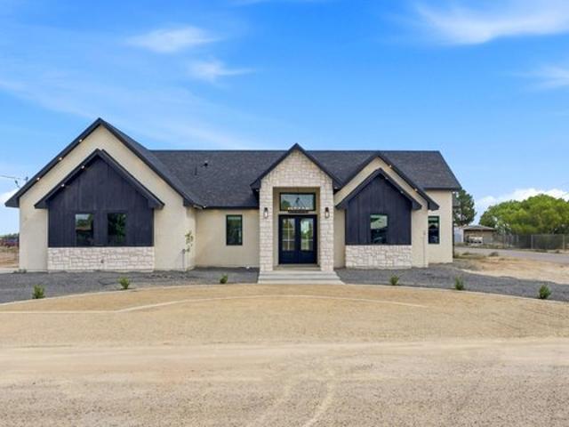 250 Flor Del Sur Ave, Socorro, TX 79927