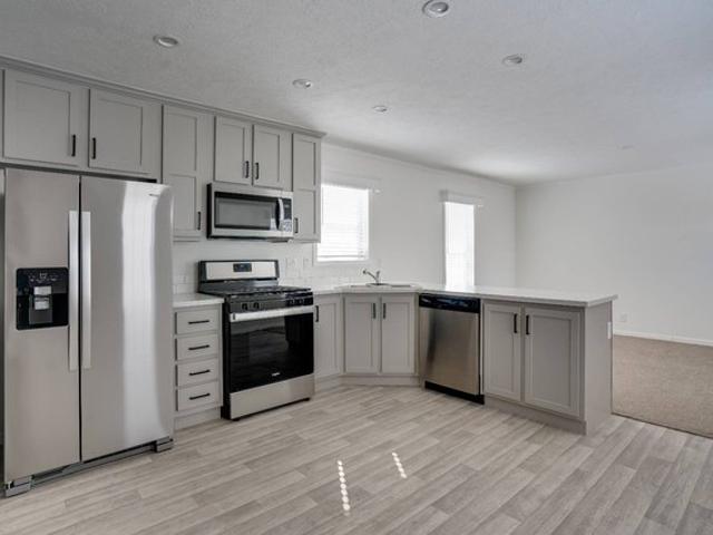 250 Kingsway Dr Unit 250, North Mankato, MN 56003