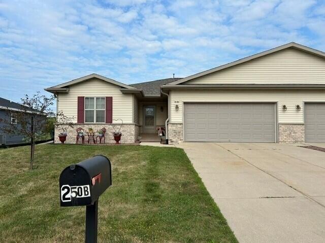 250 Kuehl Dr Unit B, Iron Ridge, WI 53035