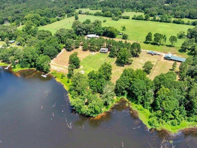250 Indian Hen Dr, Garrison, TX 75946