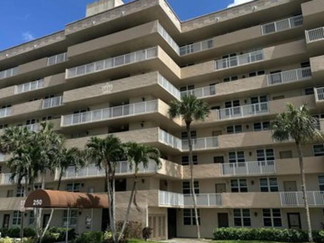 250 Jacaranda Dr Apt 408, Plantation, FL 33324