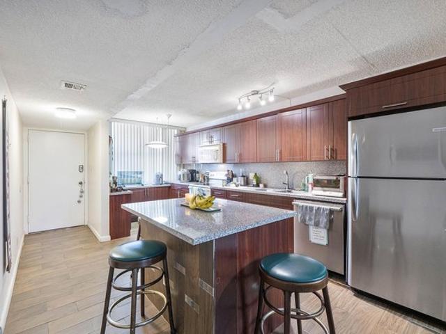 250 Jacaranda Dr Apt 308, Plantation, FL 33324