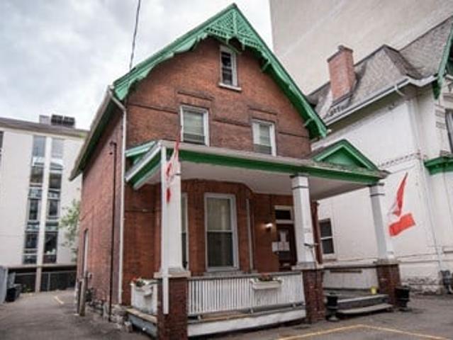 250 Lisgar Street 8 Bedrooms, 1 Bathroom