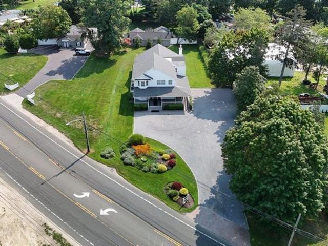 250 Montauk Hwy, East Moriches, NY 11940