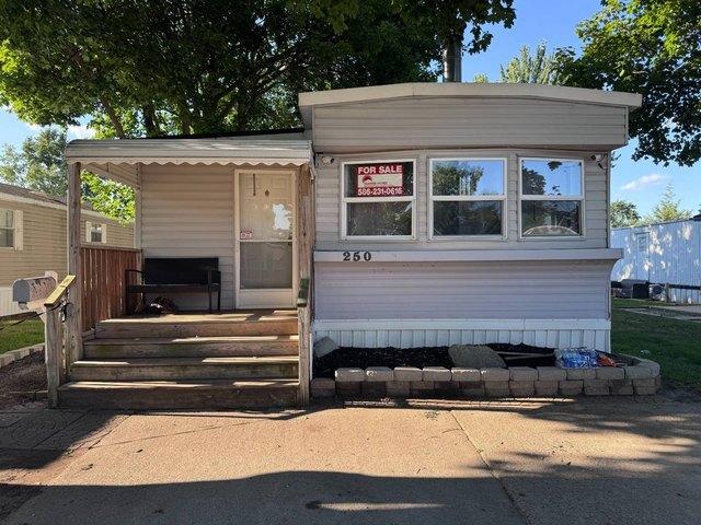 250 Marais Dr, Rochester Hills, MI 48307