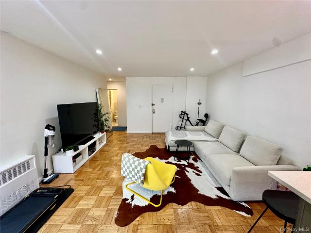 250 N Broadway 6J