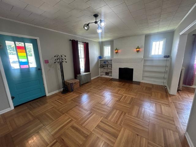 250 S 8th St
