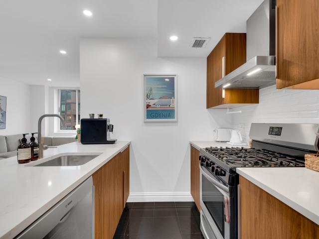 250 S END Avenue 12G