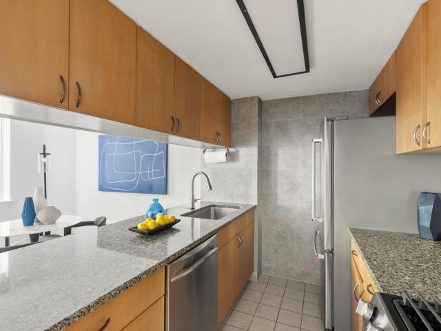 250 S END Avenue 1S