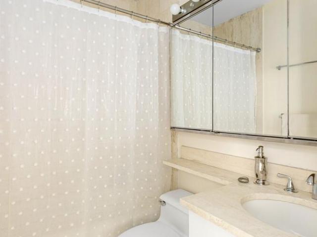 250 South End Avenue, Unit PH2B