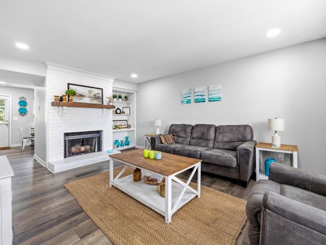 250 Sanders Ferry Rd # 4