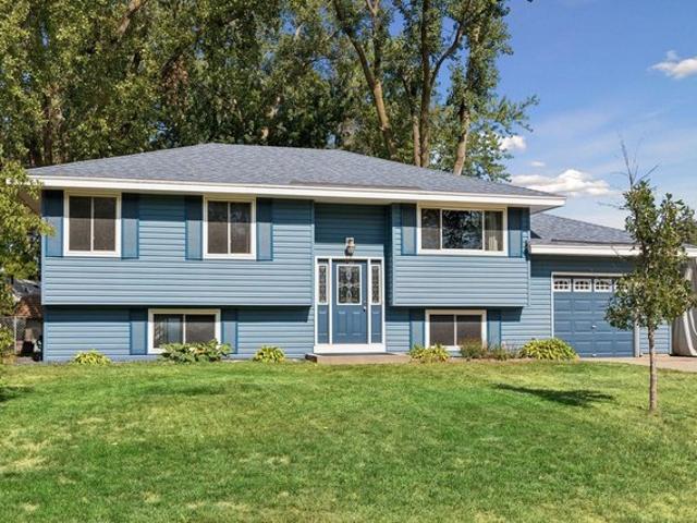 250 Stardust Blvd, Circle Pines, MN 55014