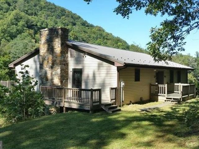250 Peanut Pl, Great Cacapon, WV 25422