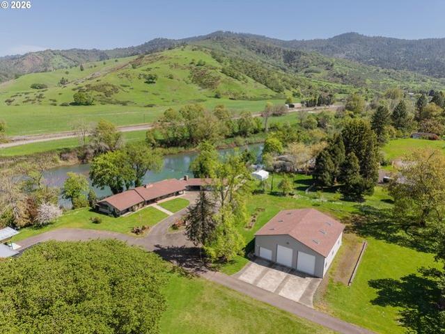 250 Ruckles Dr, Myrtle Creek, OR 97457