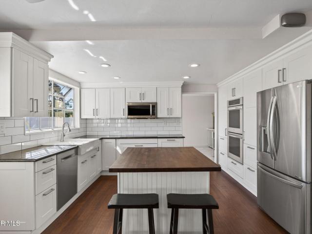 250 W Avenida De Las Flores, Thousand Oaks, US, CA