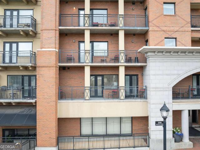 250 W Broad Street 205
