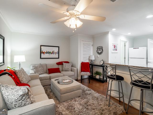 250 W Broad Street 708