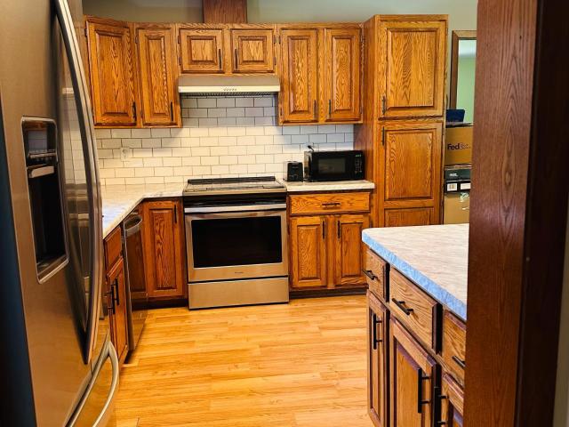 250 W Maple Avenue