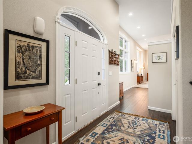 250 W St James Place