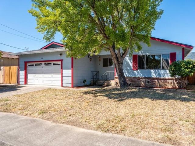 250 Washo Dr, Ukiah, CA 95482
