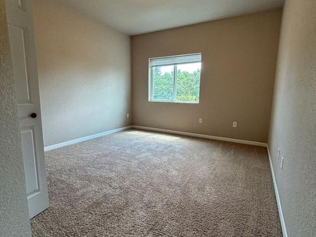 250 West Hills 2 Bedroom Apartment for Rent at 250 W Hills Ln, Waterloo, IA 50701