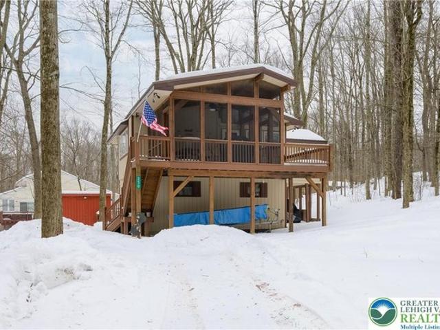 250 White Pine Dr, Tobyhanna, PA 18071