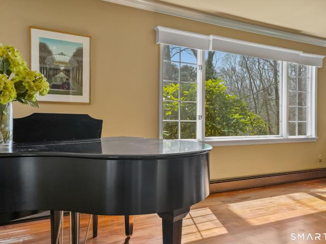 250 Tanglewood Rd, Stratford, CT 06614 | MLS #24166 | Compass