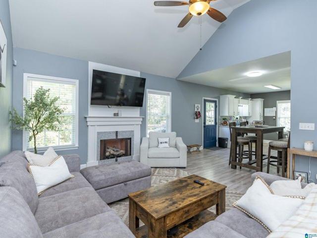 250 Thornberry Dr, Hayden, AL 35079