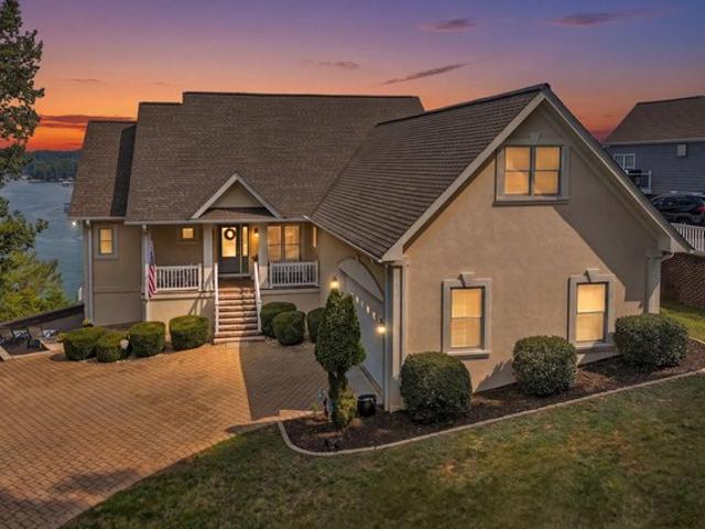 250 Village Ln, Moneta, VA 24121