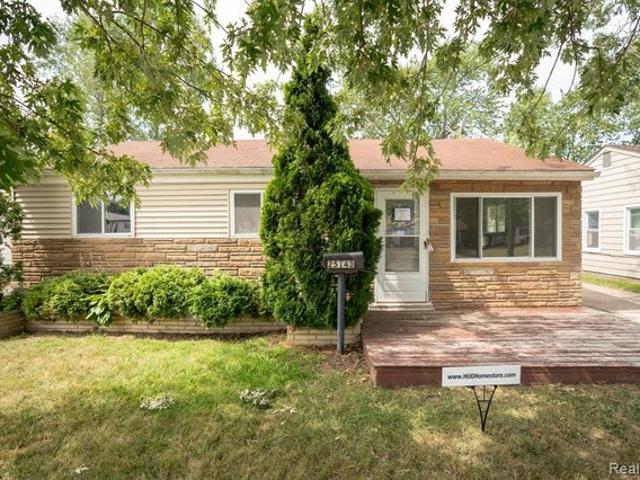 25143 Fern St, Roseville, MI 48066