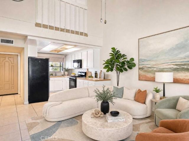 2514 N Tustin E