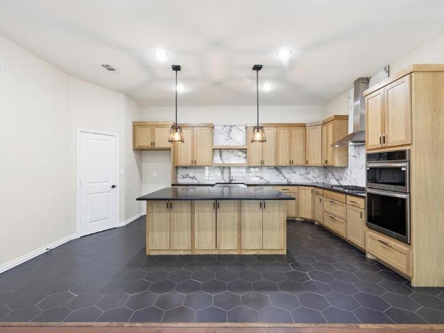 2514 Carpenter Avenue
