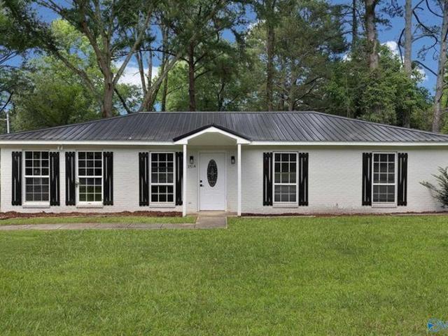 2514 Crockett Cir, Guntersville, AL 35976