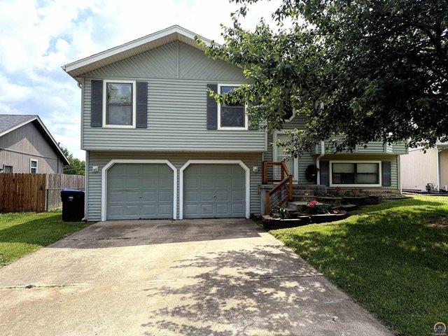 2514 SW Maxfield Rd, Topeka, KS 66614