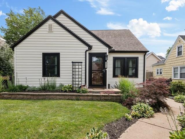 2514 23rd Avenue Ct, Moline, IL 61265