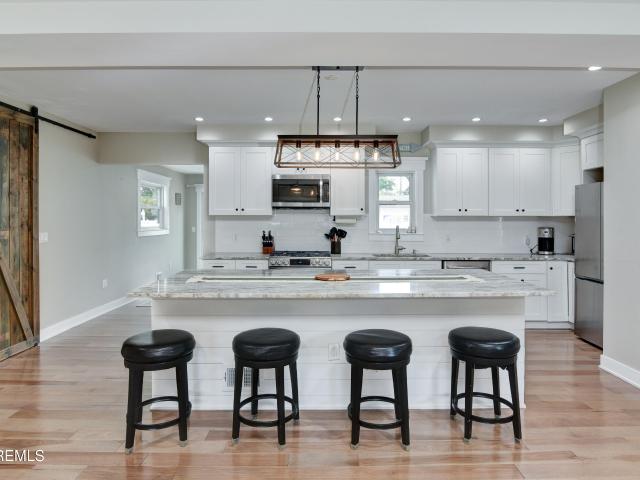 2515 Honeysuckle Lane