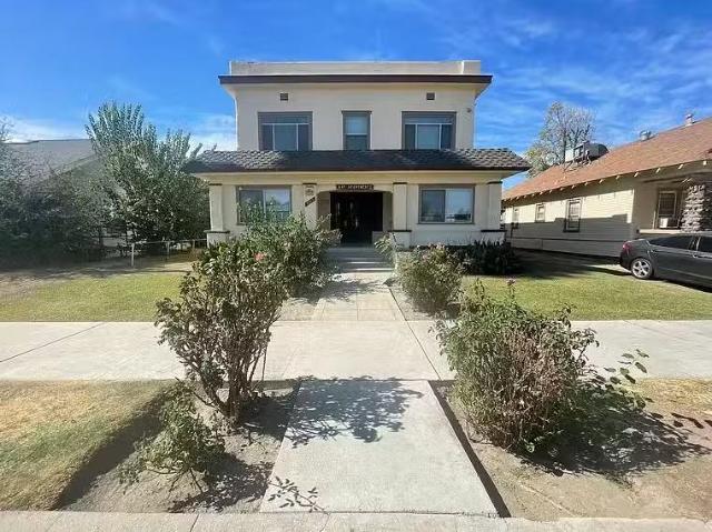2515 K St #1, Bakersfield, CA 93301