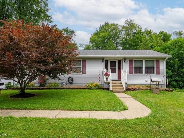 2515 Sussex Dr, New Franklin, OH 44216