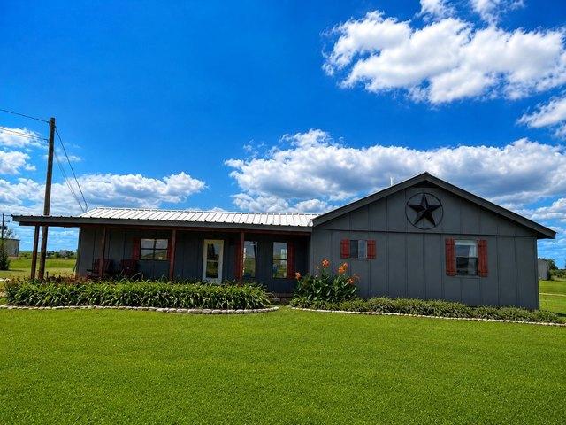 2515 US Highway 77, Lott, TX 76656