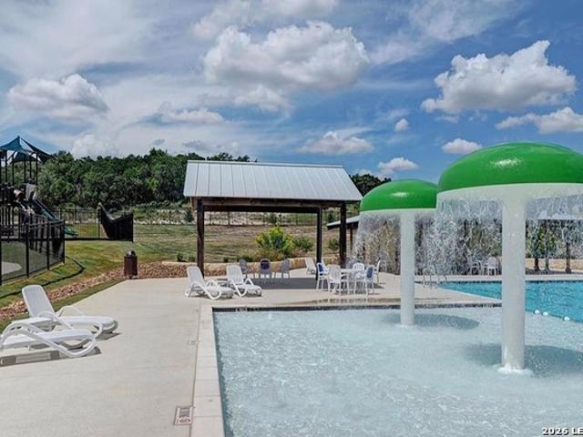 2516 Oxford Ridge