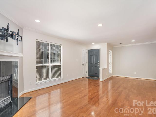 2516 Cranbrook Lane # 9