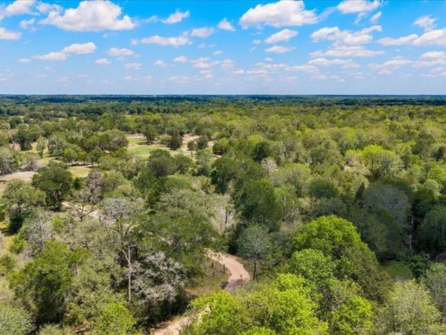 2516 Klimek Rd, Fayetteville, TX 78940