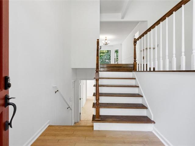 2516 Lorne Court SW