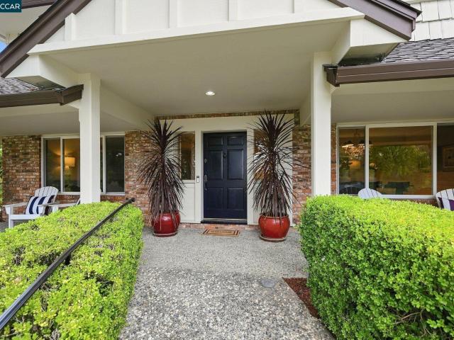2516 Roundhill Dr