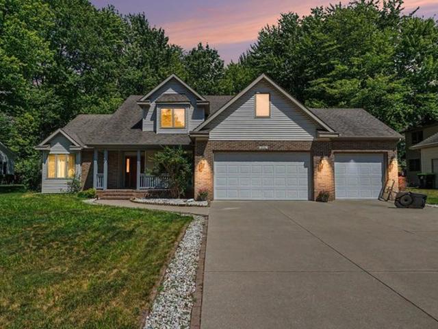 2516 Roundtree Cir, Midland, MI 48642