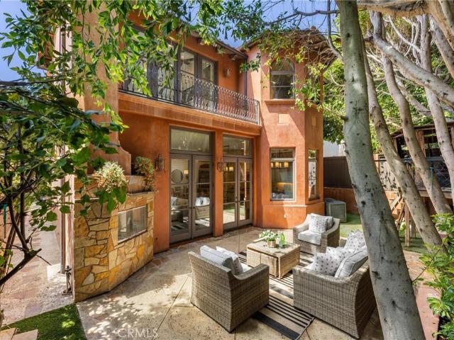 2516 Walnut Ave, Manhattan Beach, CA 90266 | MLS #SB26085 | Compass