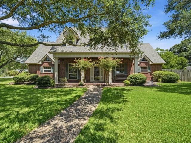 2516 Wood Creek Dr, Pearland, TX 77581