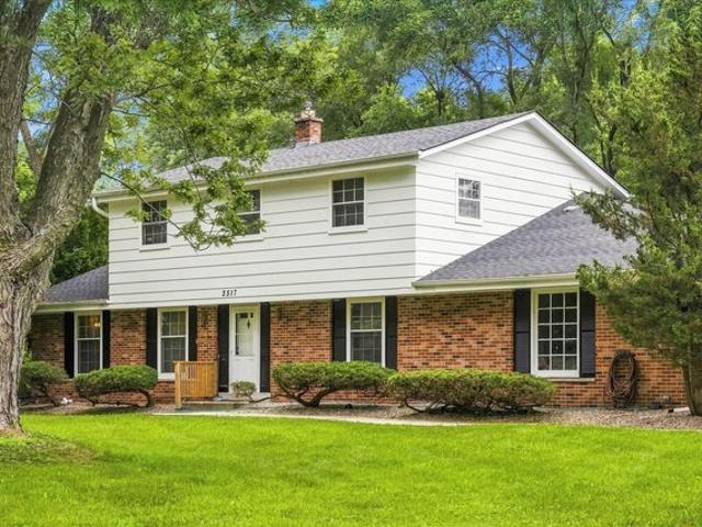 2517 W Chestnut Rd, Mequon, WI 53092