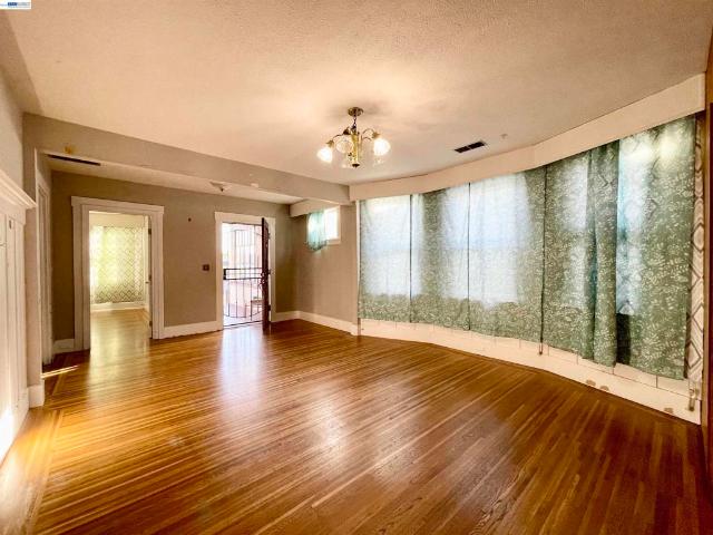 2517 Webb Ave