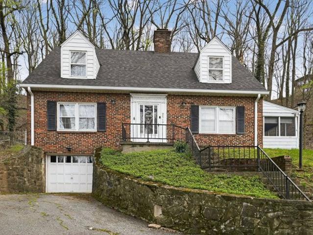 2517 Woodland Ave SW, South Charleston, WV 25303